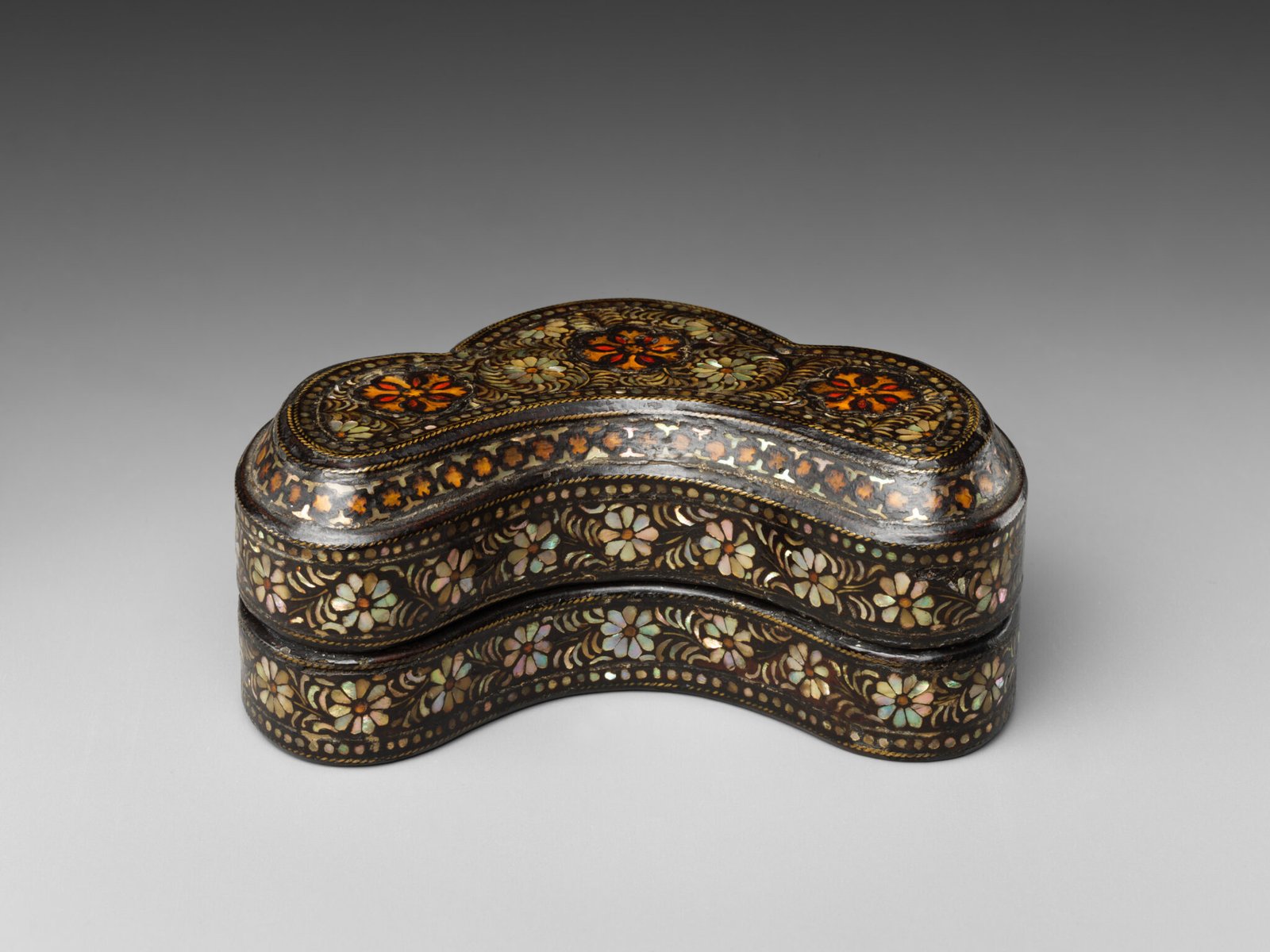 KOREAN MOTHER-OF-PEARL INLAY LACQUER WARE. – Korean Antique Furniture
