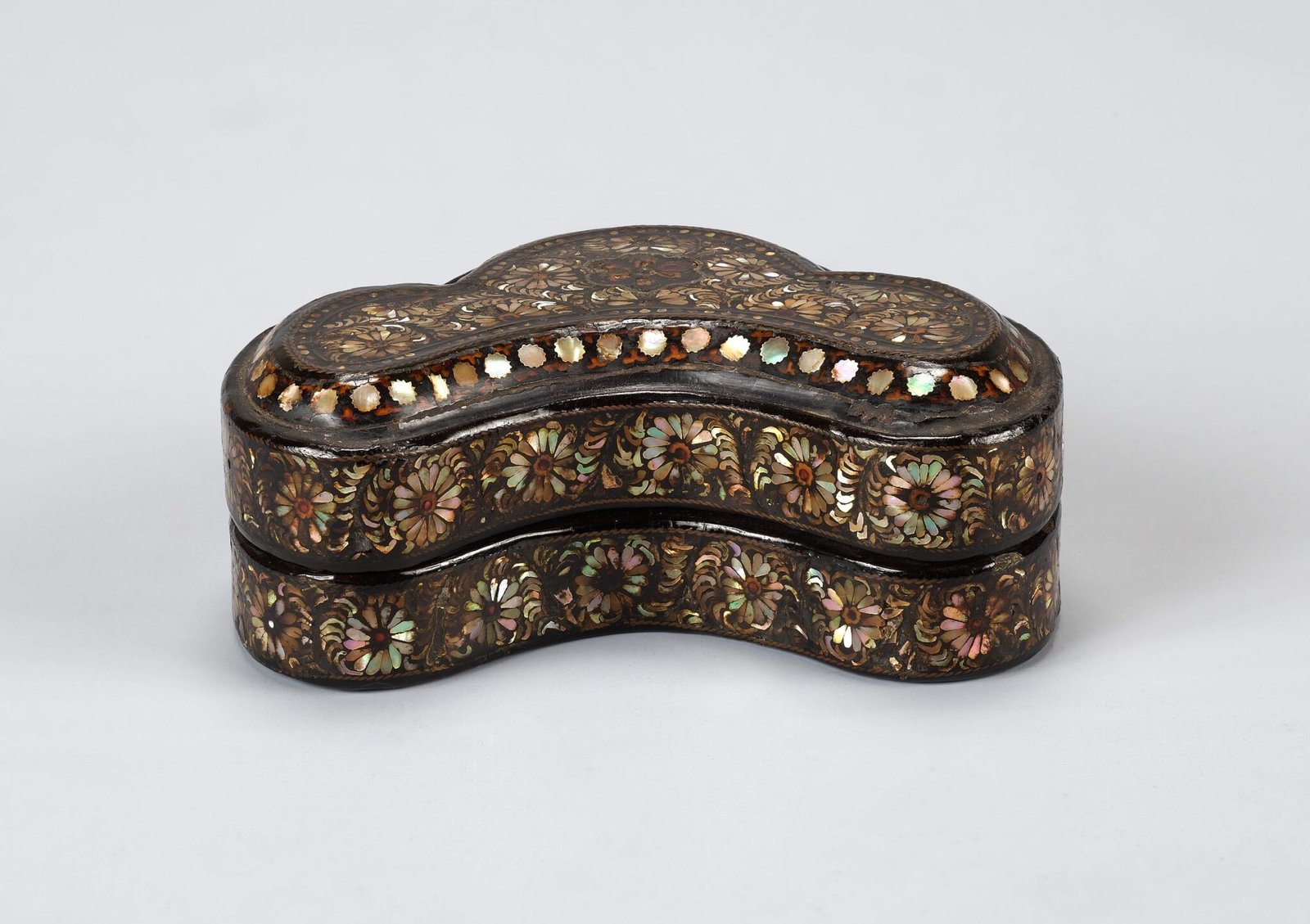 KOREAN MOTHER-OF-PEARL INLAY LACQUER WARE. – Korean Antique Furniture