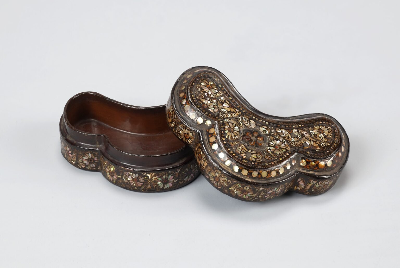 KOREAN MOTHER-OF-PEARL INLAY LACQUER WARE. – Korean Antique Furniture